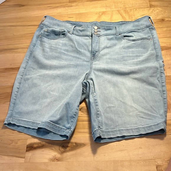 torrid | Shorts | Torrid Jegging Bermuda Jean Shorts Size 24 | Poshmark
